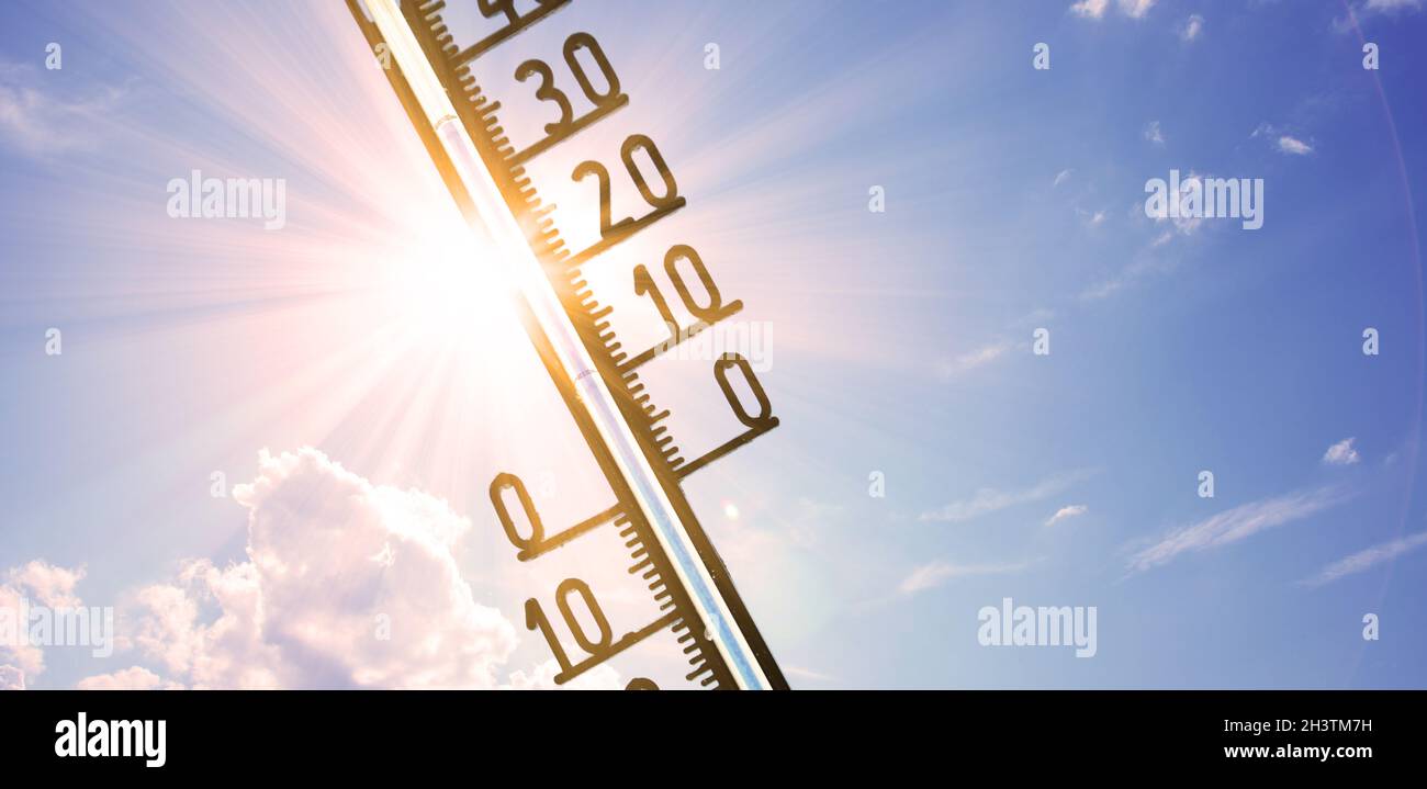 Thermometer with celsius scale showing extreme high temperature Stock ...