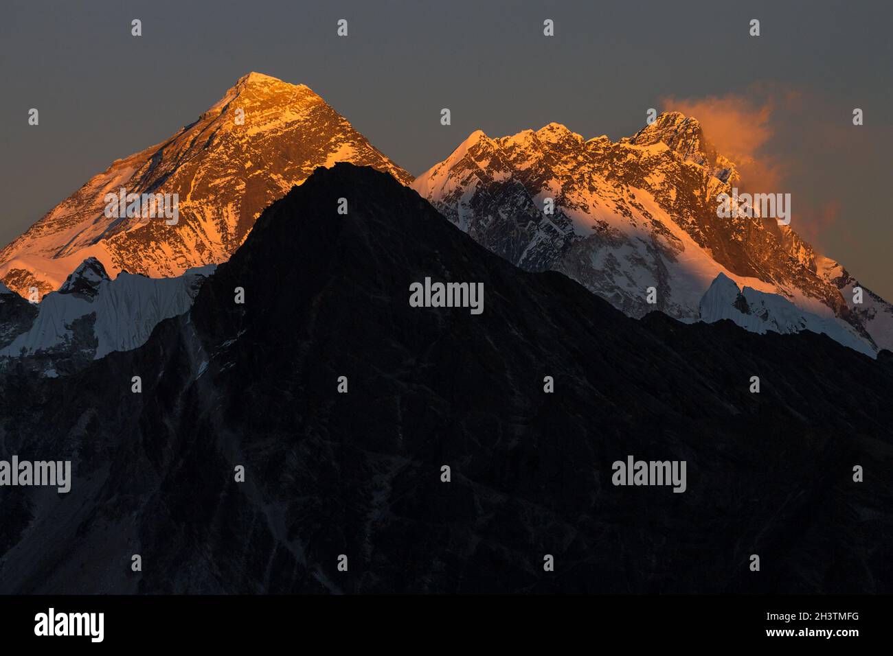Mount Everest and Lhotse at sunset. View from Gokyo Ri. Solukhumbu ...
