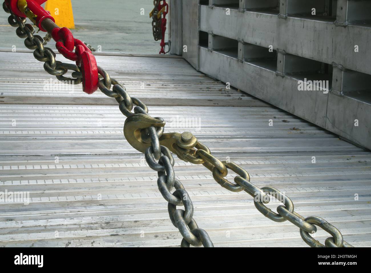 Towing cable hi-res stock photography and images - Alamy