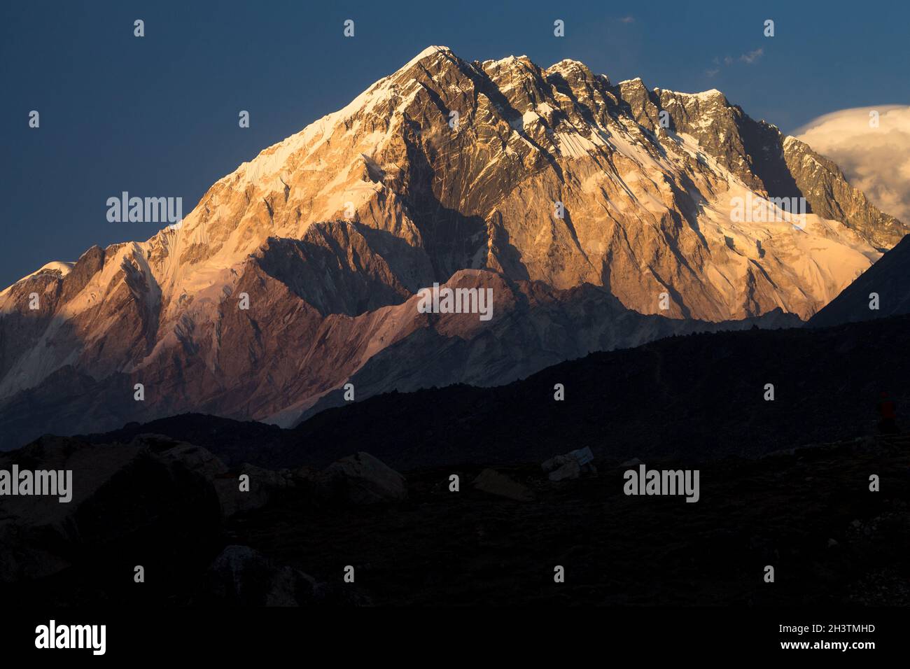 Nuptse hi-res stock photography and images - Alamy