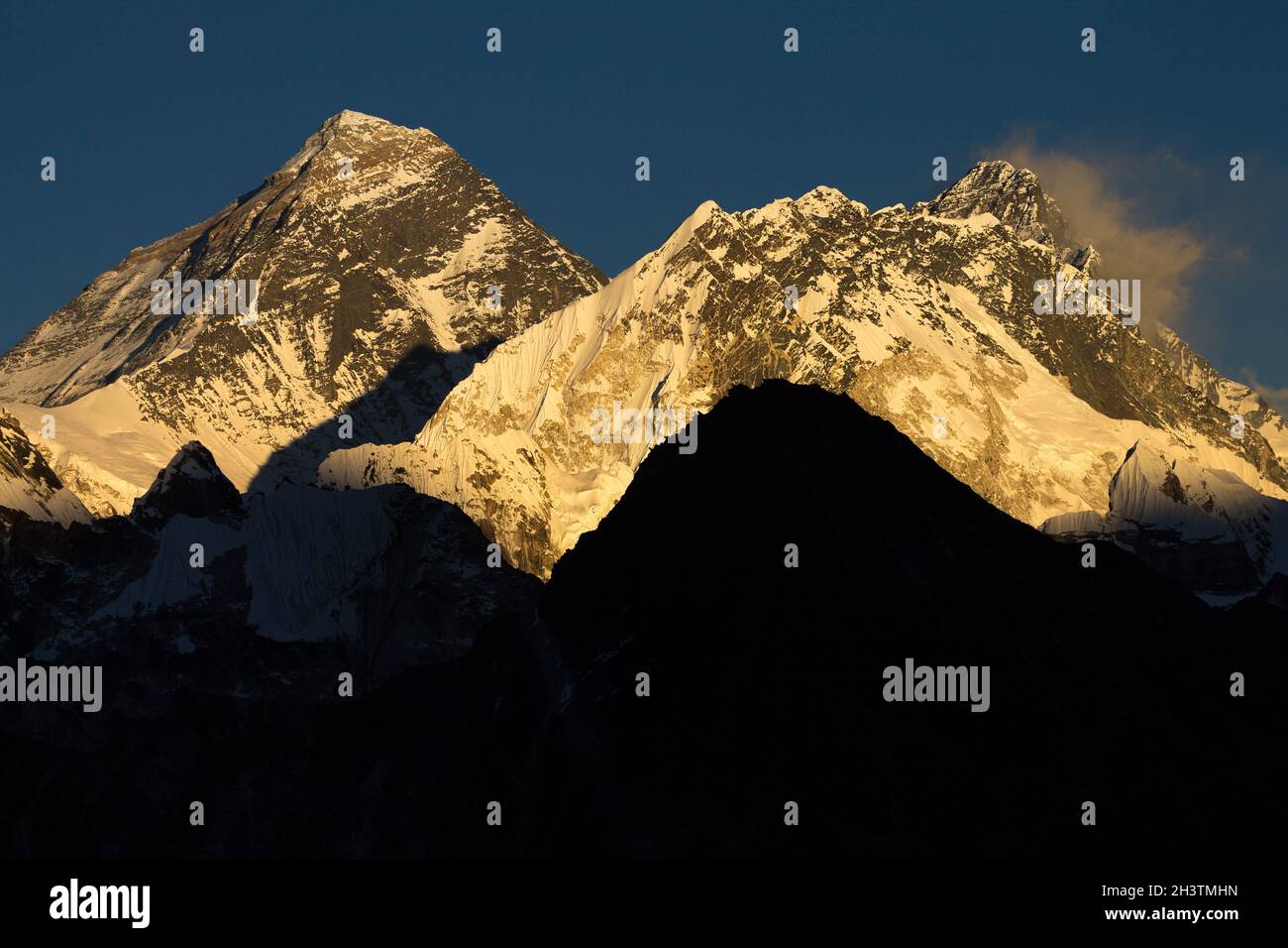 Mount everest sunset High Resolution Stock Photography and Images - Alamy