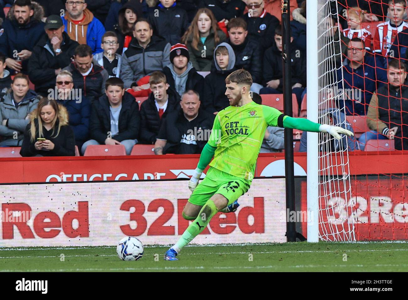 Daniel Grimshaw #32 of Blackpool takes a goal kick Stock Photo - Alamy