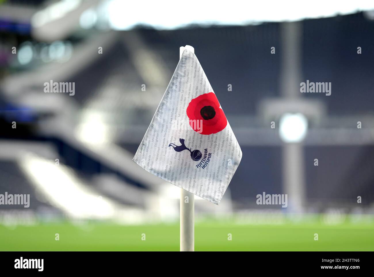 Tottenham hotspur stadium corner flag hi-res stock photography and ...