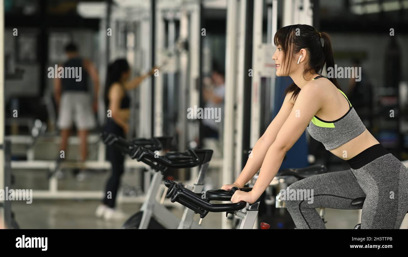 Beautiful asian woman working out in gym Stock Photo - Alamy