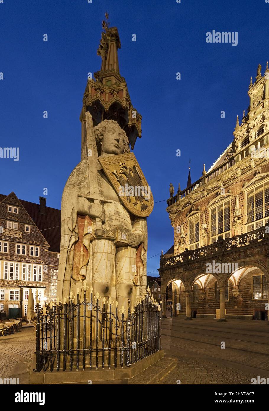 Roland with town hall in the evening, Bremen, Germany, Europe Stock ...