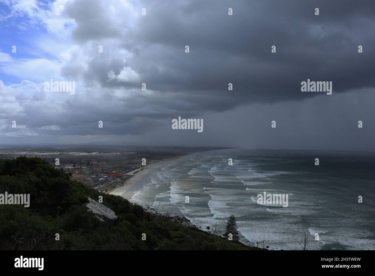Scenic view of an ocean in a gloomy weather Stock Photo - Alamy