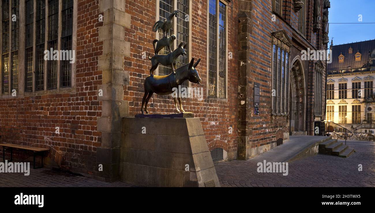 Town sightseeing statue statue hi-res stock photography and images - Alamy