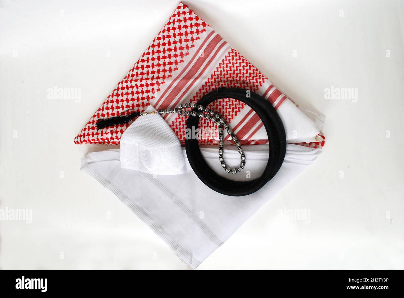 Arabic traditional clothing accessories Agal, Islamic cap and rosary ...
