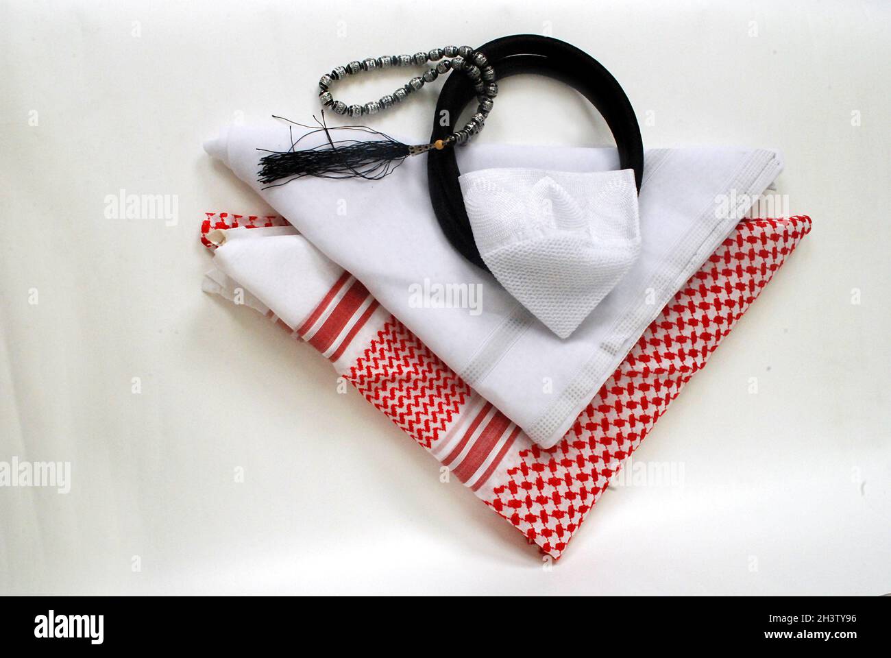 Arabic traditional clothing accessories Agal, Islamic cap and rosary ...