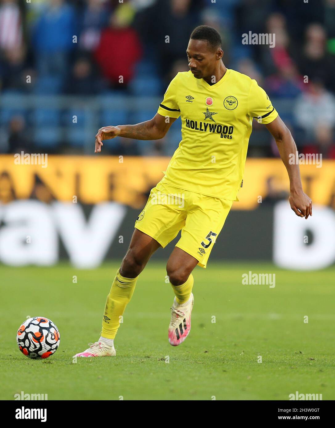 Ethan pinnock burnley hi-res stock photography and images - Alamy