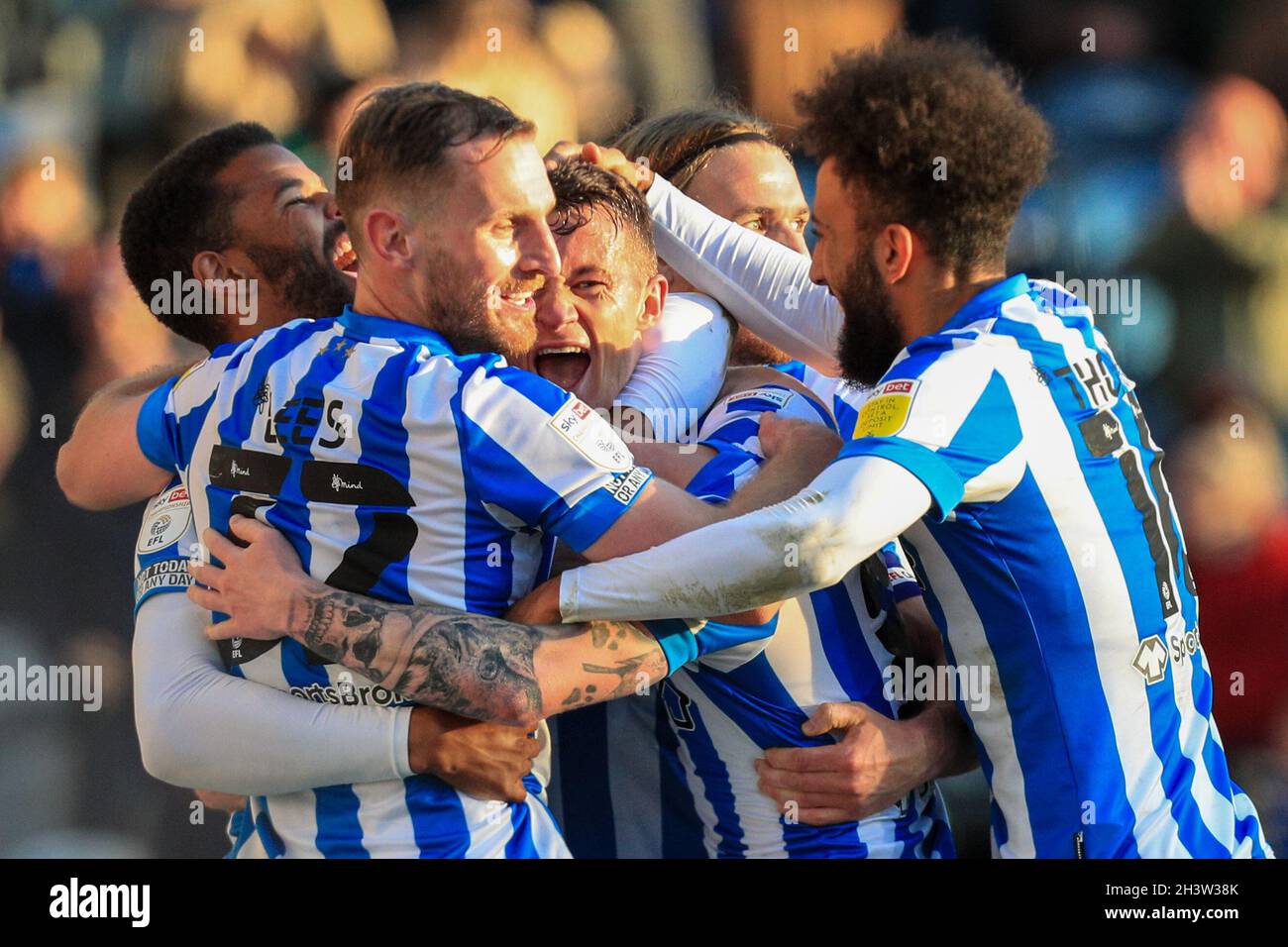 Jonathan Hogg #6 of Huddersfield Town celebrates his goal and makes the ...