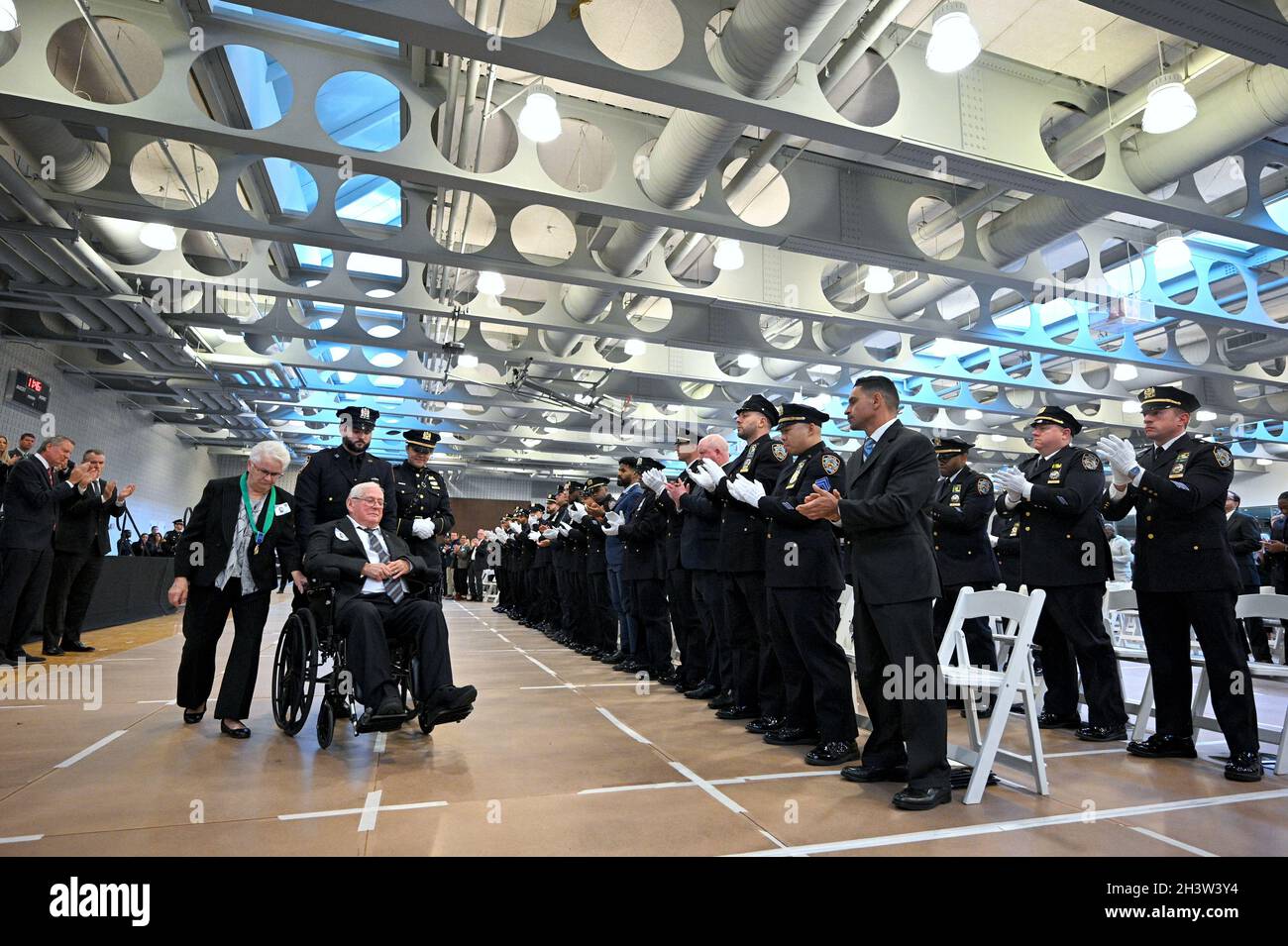 New York, USA. 29th Oct, 2021. NYPD officers stand and applaud for ...