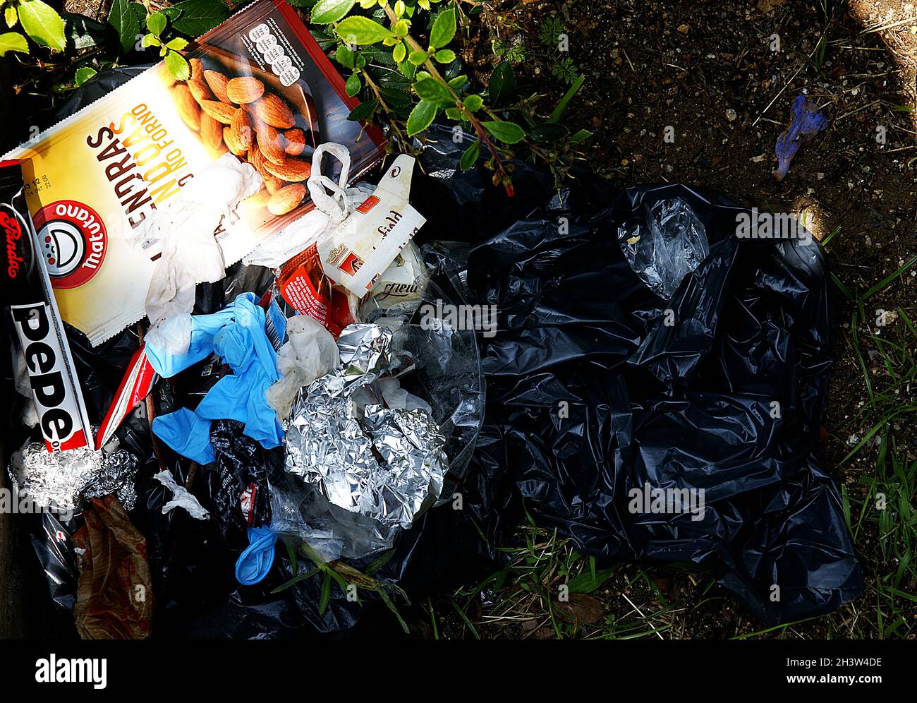 Garbage in the streets hi-res stock photography and images - Alamy