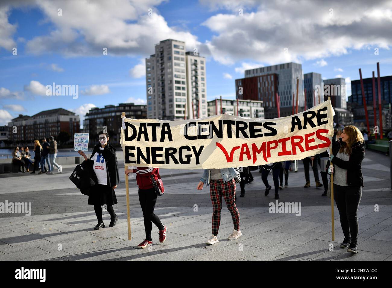 Data centres energy hi-res stock photography and images - Alamy