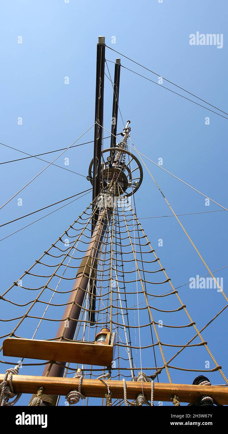 Old galleon hi-res stock photography and images - Alamy