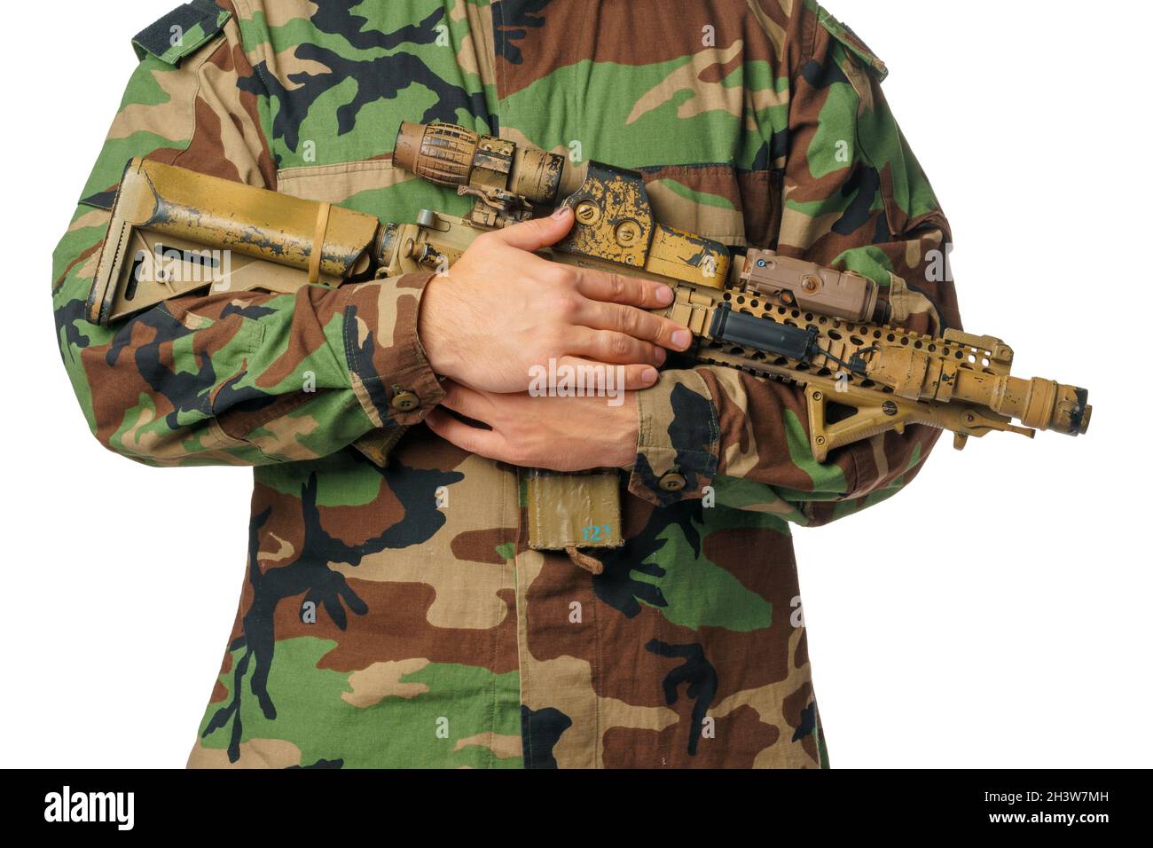 man with airsoft wear and air rifle Stock Photo - Alamy