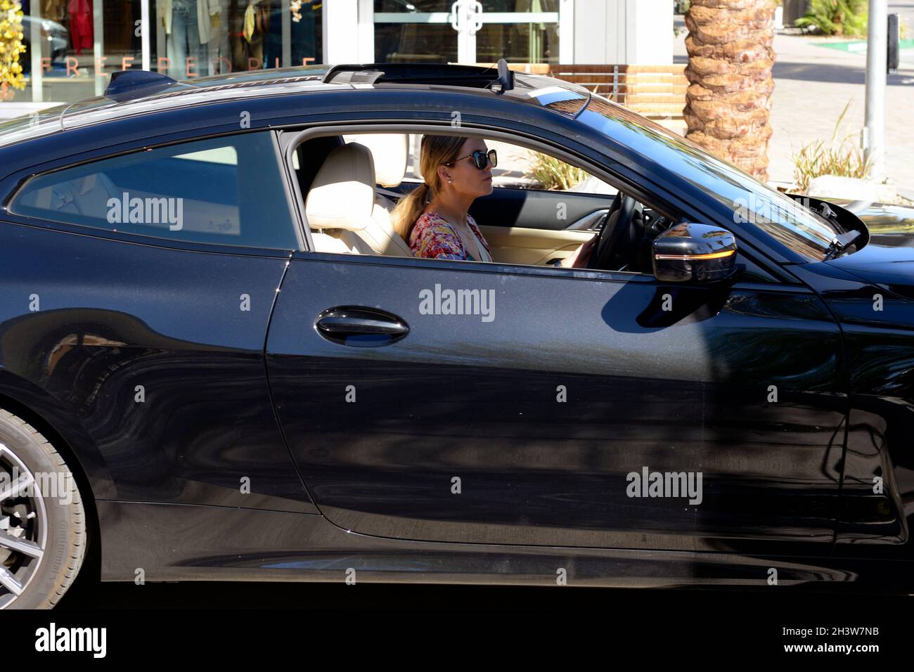 Driver at window hi-res stock photography and images - Alamy