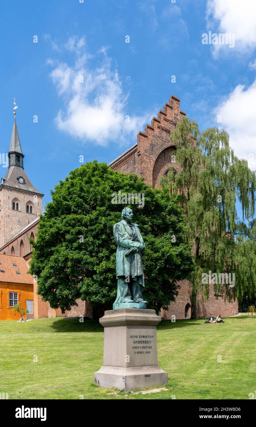 Hans christian andersen statue odense hi-res stock photography and ...