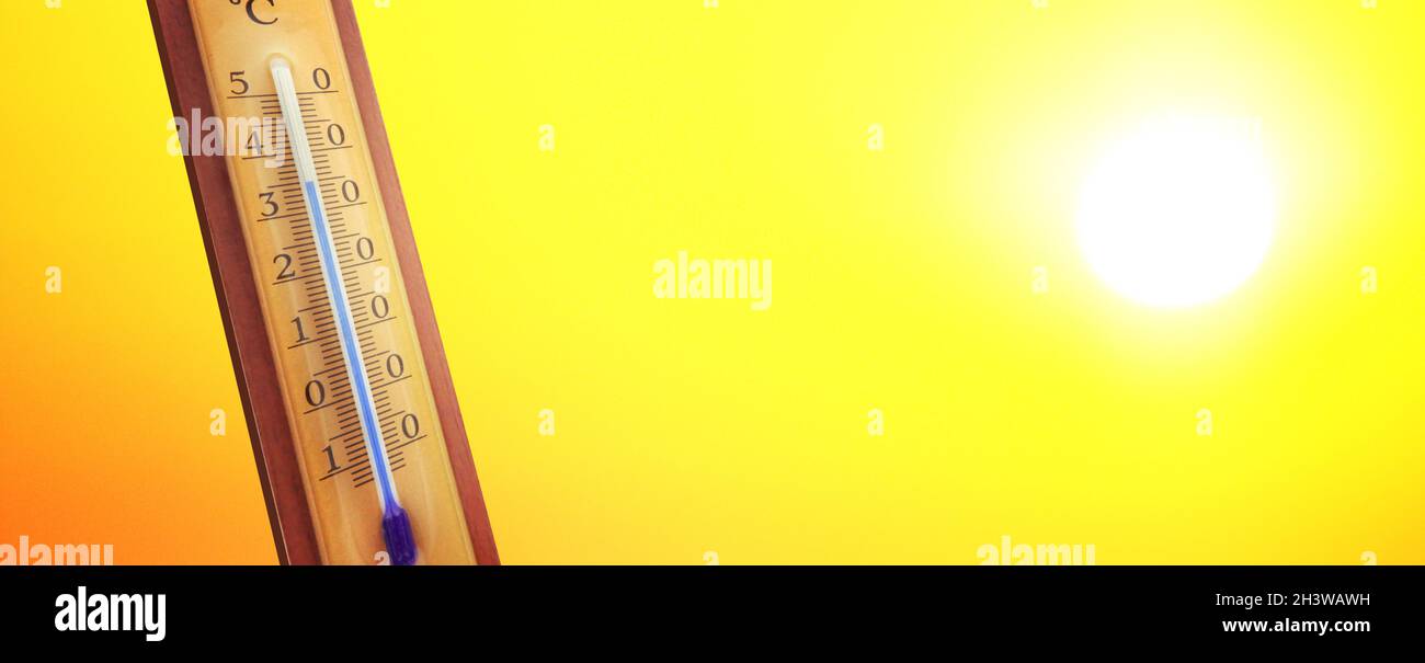 Thermometer with celsius scale showing extreme high temperature Stock ...