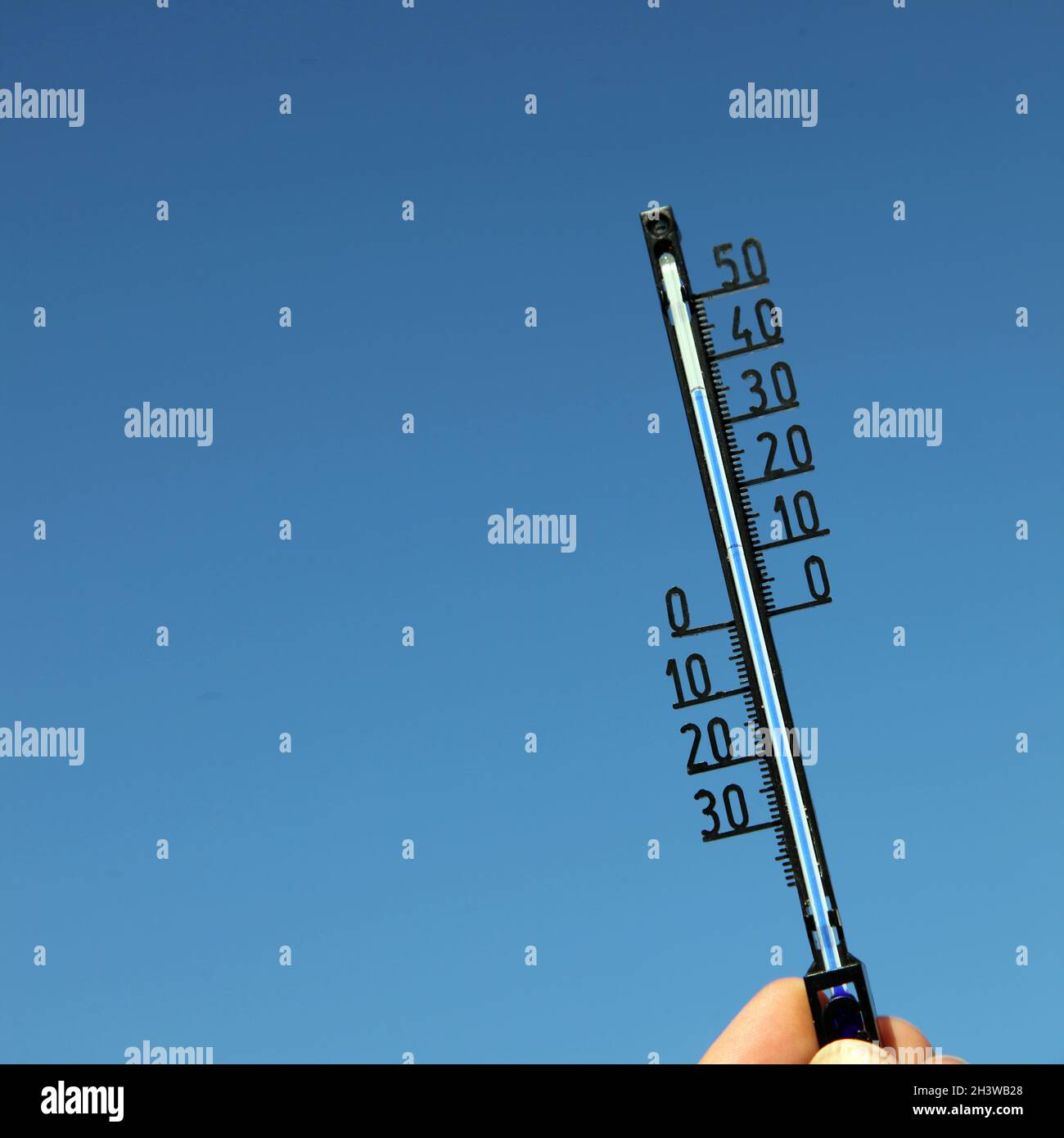 Thermometer with celsius scale showing extreme high temperature Stock ...