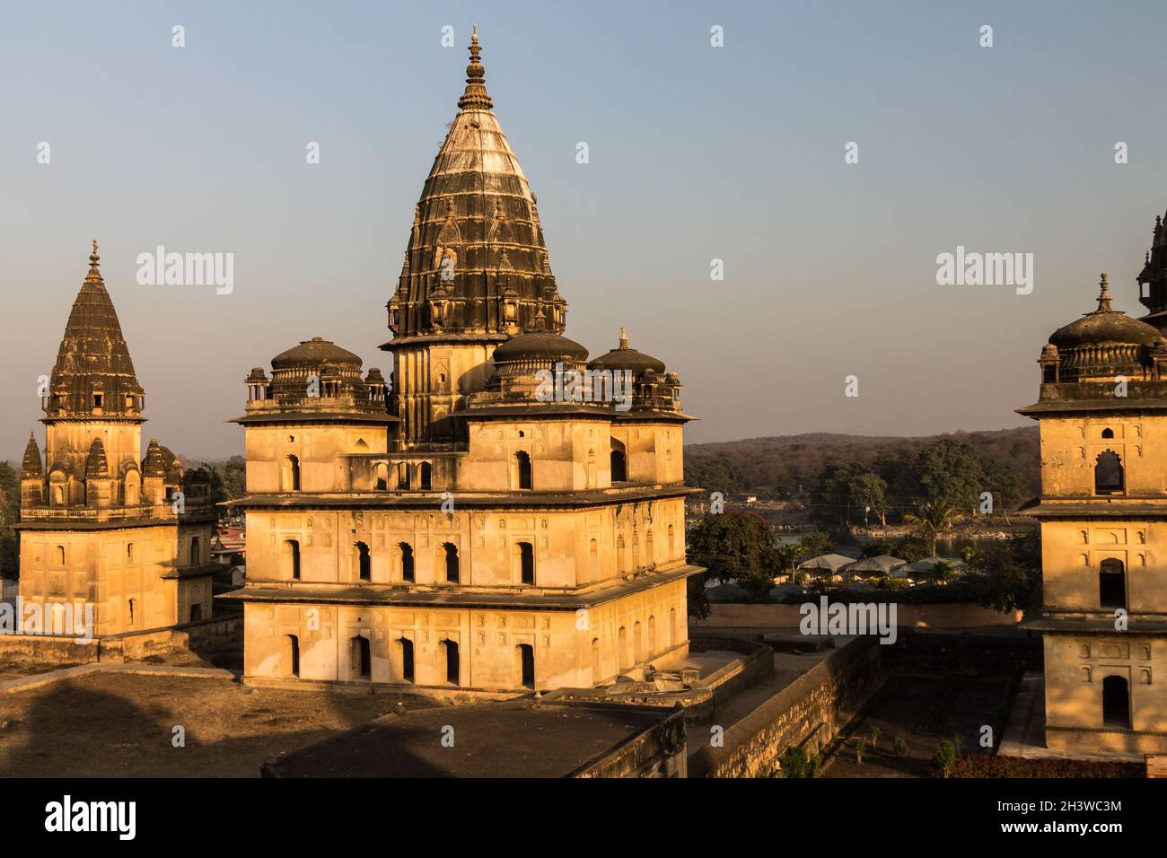 Chhatris of orcha hi-res stock photography and images - Alamy