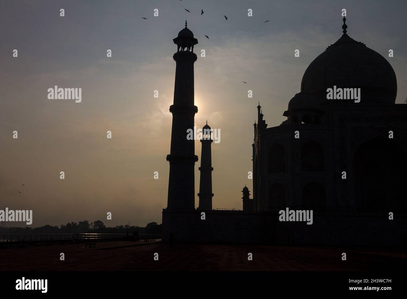 Taj Mahal and its two minarets shortly after sunrise Stock Photo - Alamy