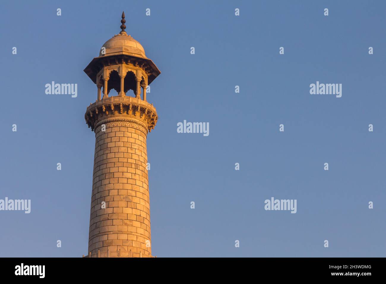 Taj Mahal's minaret lit by the warm rays of the rising sun Stock Photo ...