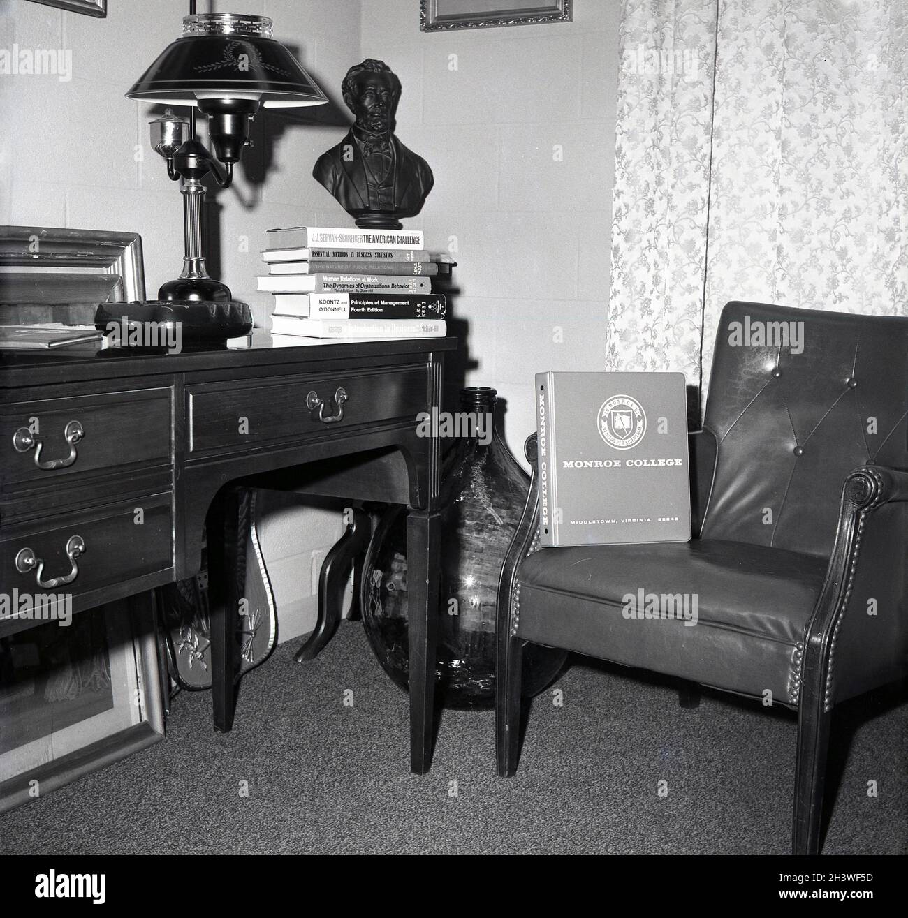 1960s office interior hi-res stock photography and images - Alamy