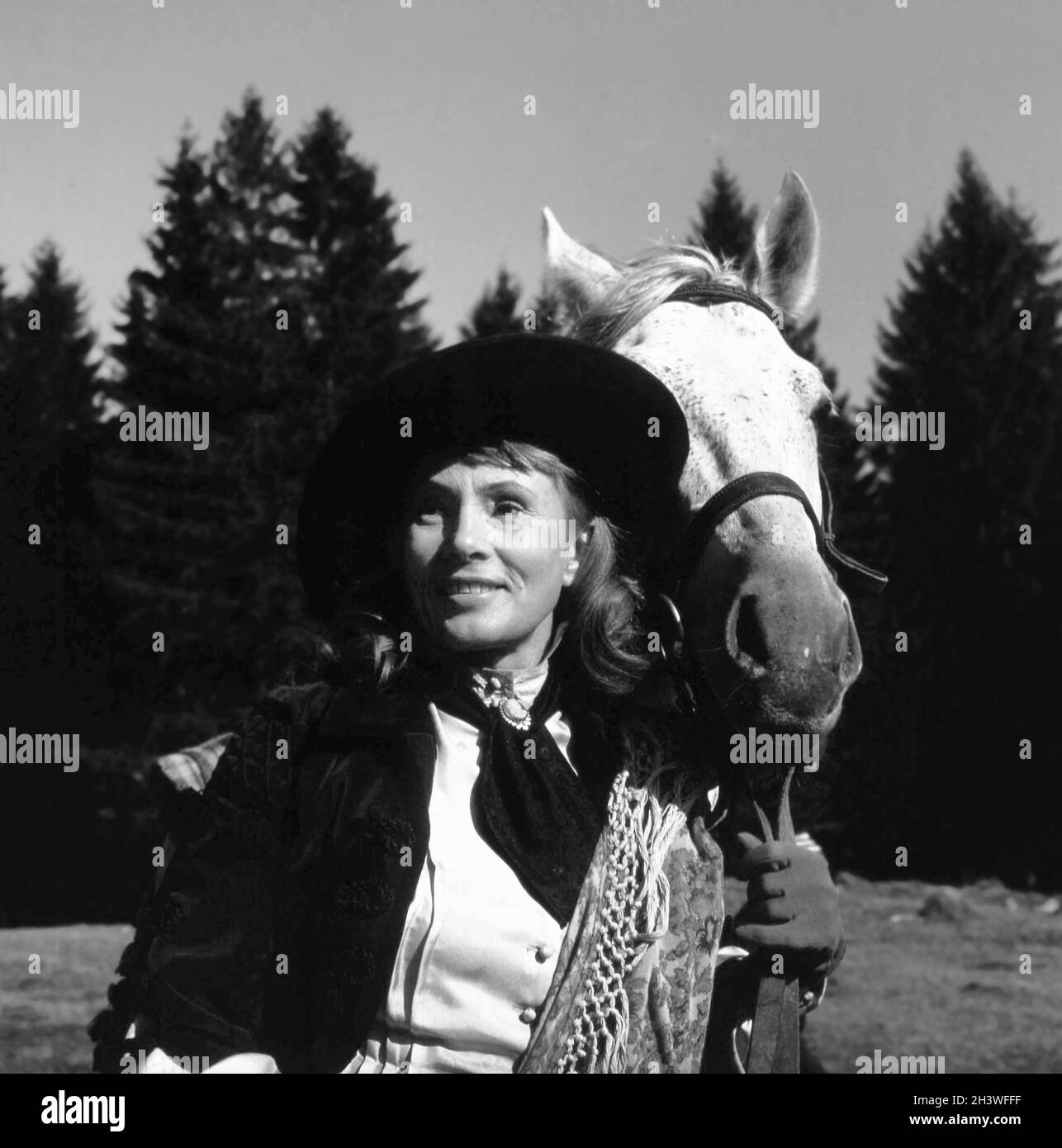 Romanian actress Marga Barbu playing in "Drumul oaselor" (1980 ...