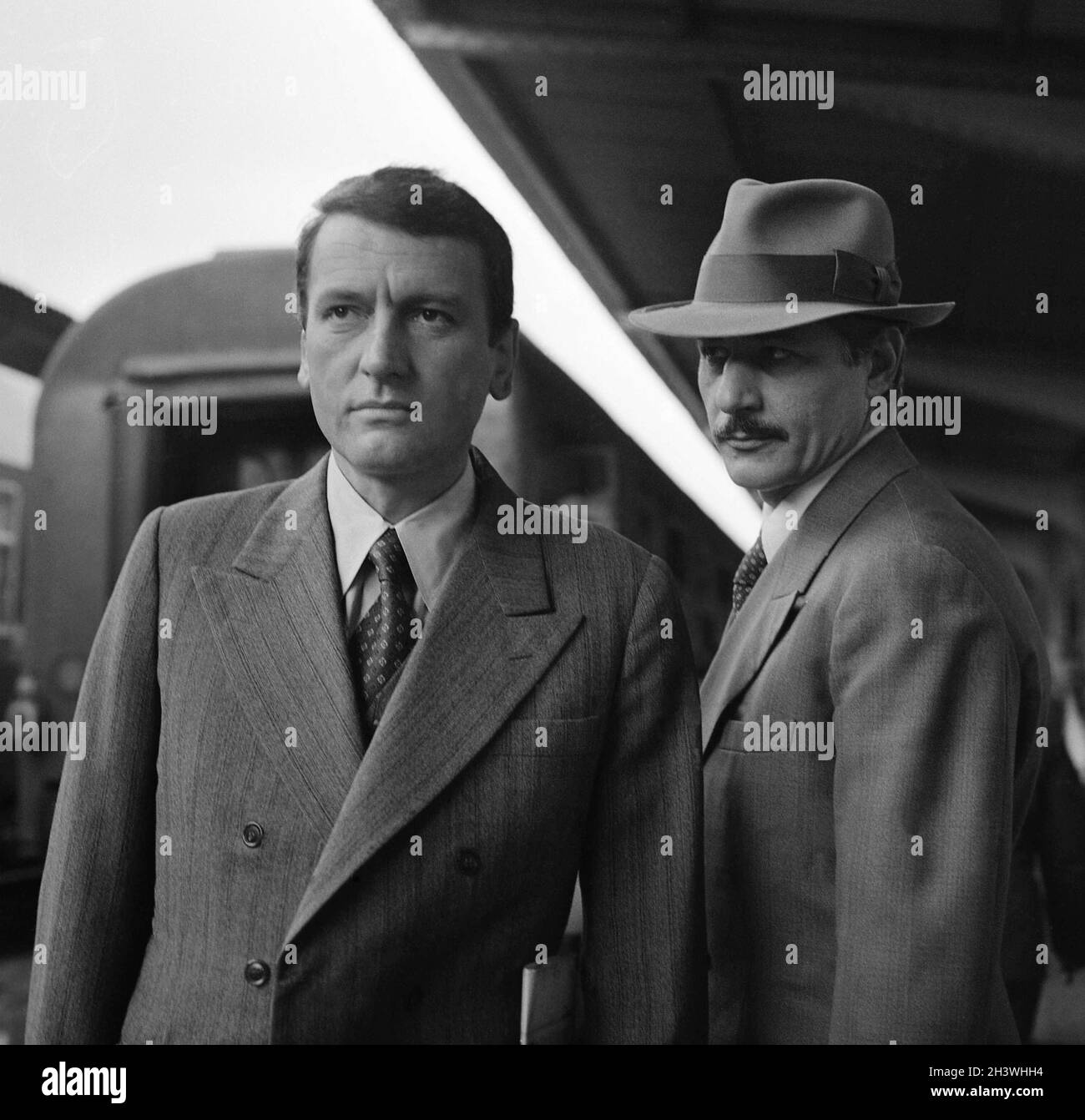 Moldovan costumes hi-res stock photography and images - Alamy