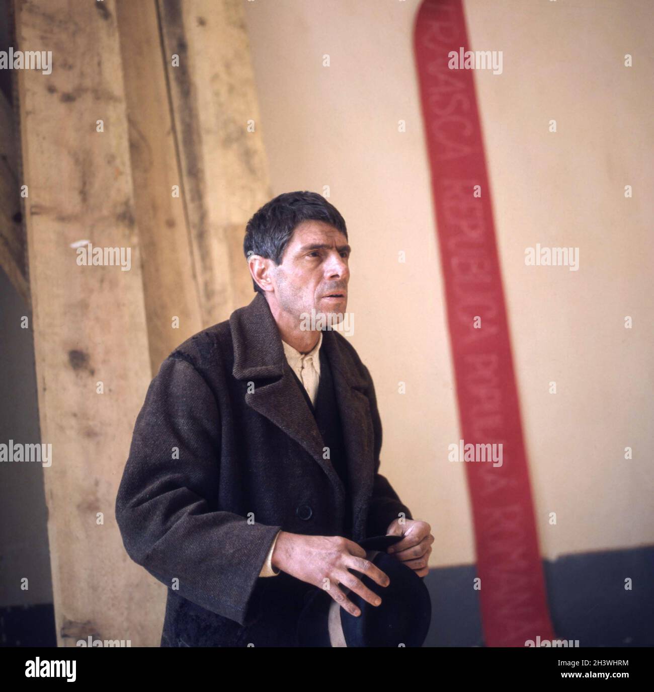 Romanian actor Mitica Popescu filming for "Vanatoarea de vulpi" (1980 ...