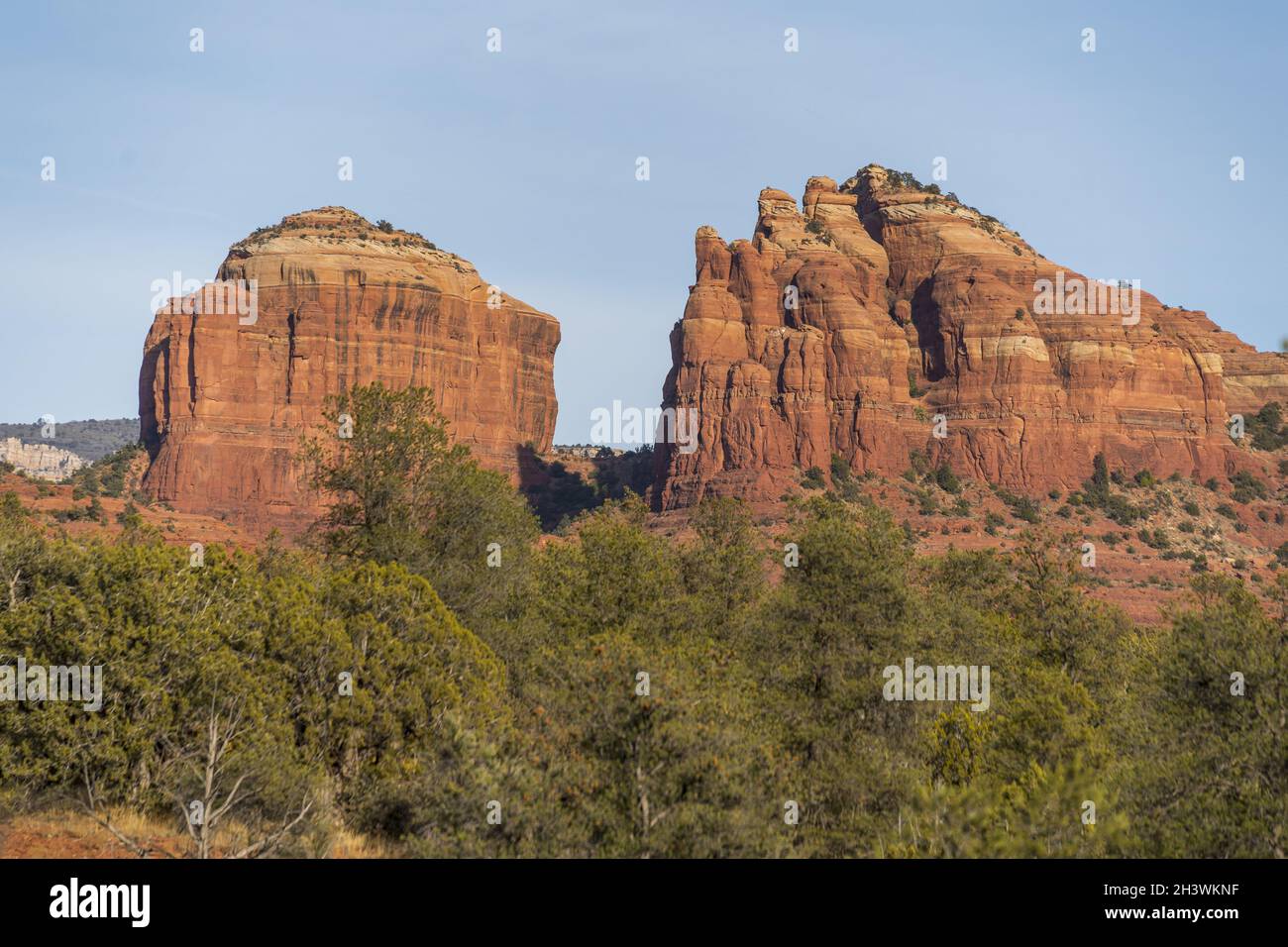 Ca desert cliffs hi-res stock photography and images - Alamy