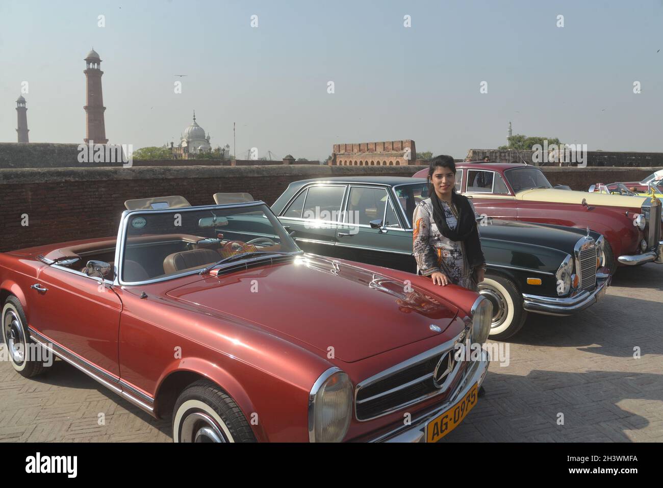 Pakistani people take apart of Auto shows vintage car rally organized ...