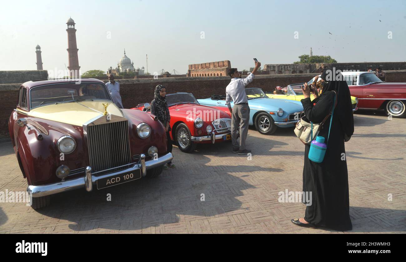 Pakistani people take apart of Auto shows vintage car rally organized ...