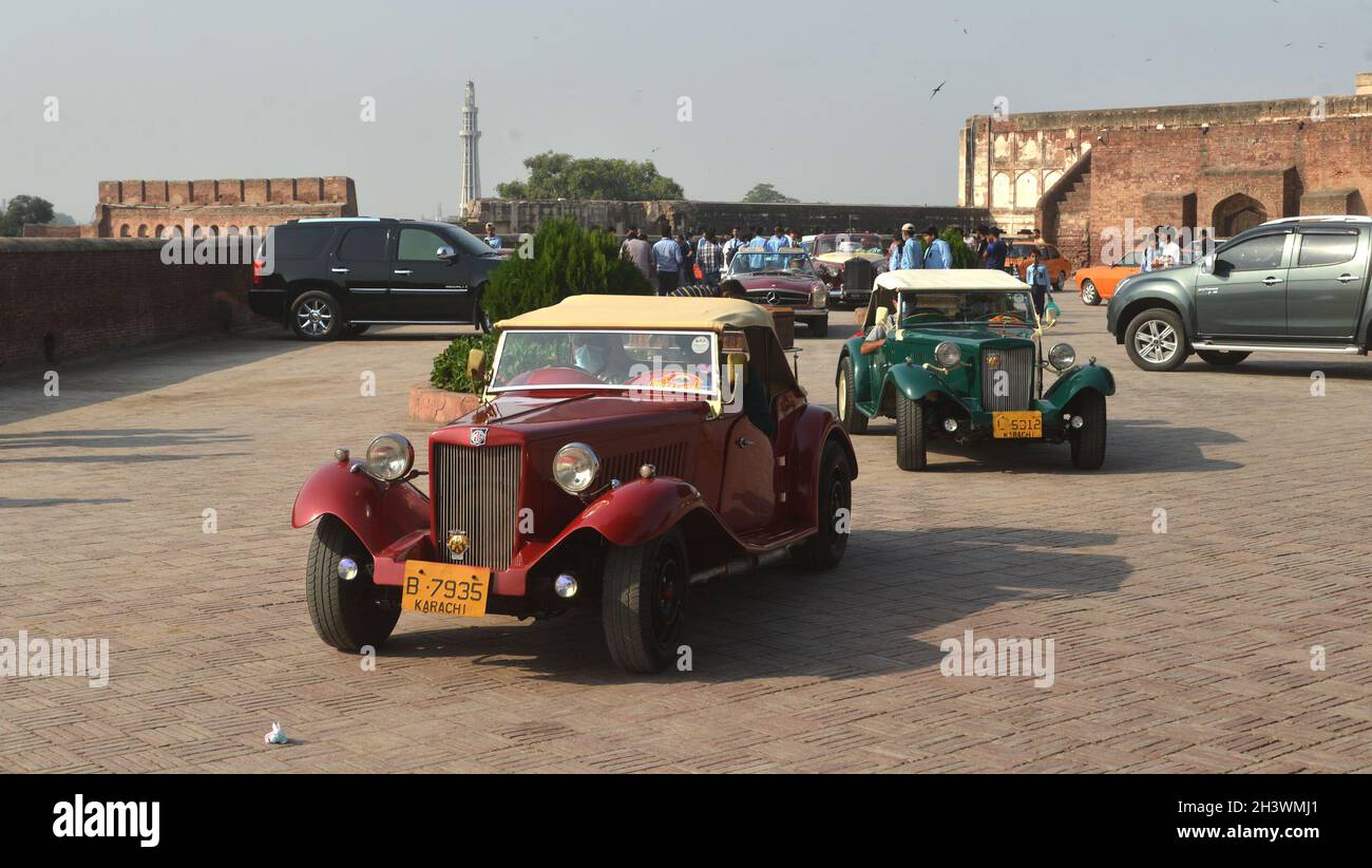 Pakistani people take apart of Auto shows vintage car rally organized ...