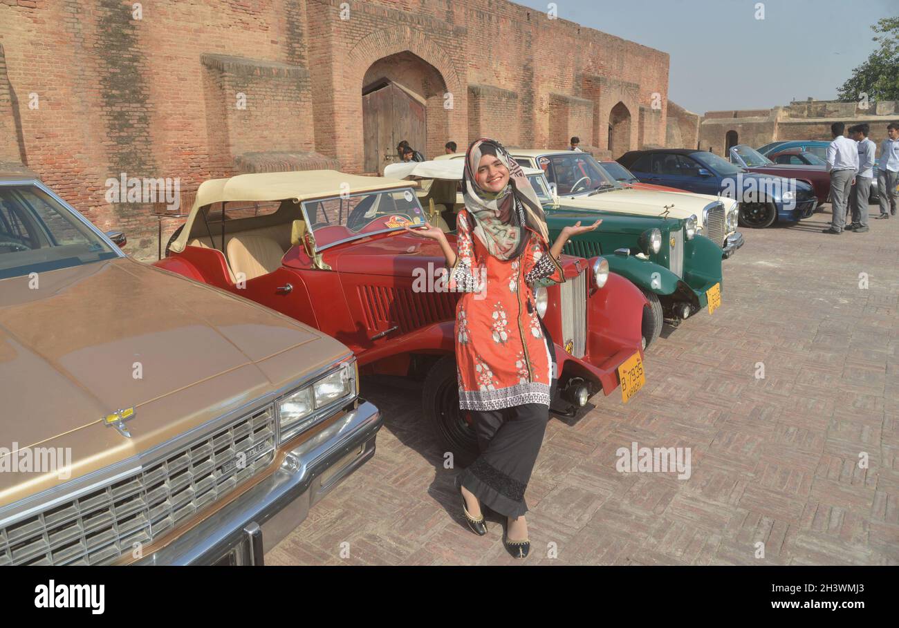Pakistani people take apart of Auto shows vintage car rally organized ...
