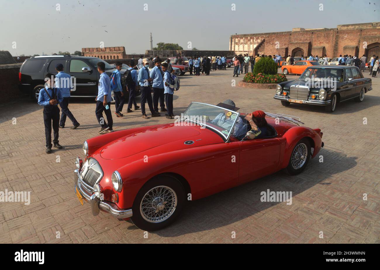 Pakistani people take apart of Auto shows vintage car rally organized ...