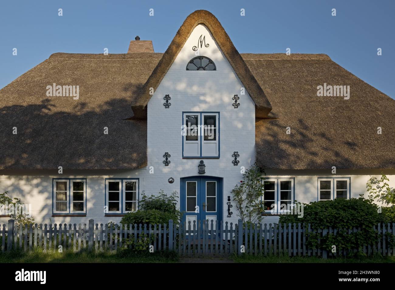 Thatched roof house, Frisian house, Nebel, Amrum island, North Sea ...