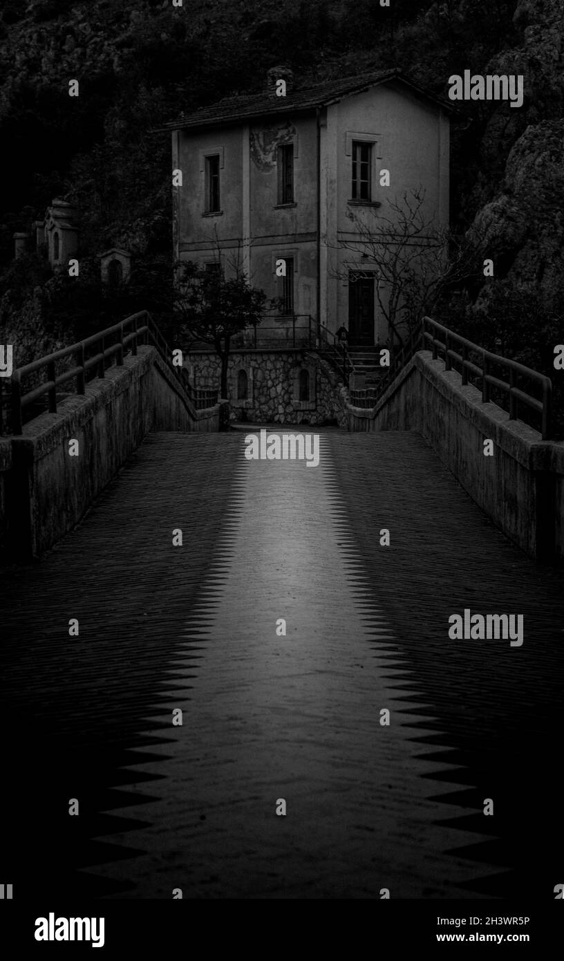 Grayscale of a path to an old house Stock Photo - Alamy