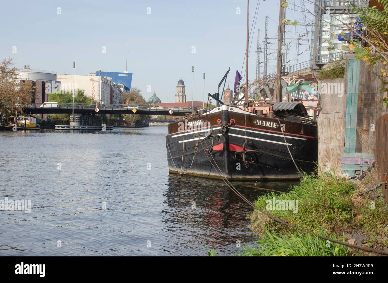 Berlin- Die Spree, in Abschnitten Große Spree genannt, ist ein knapp ...
