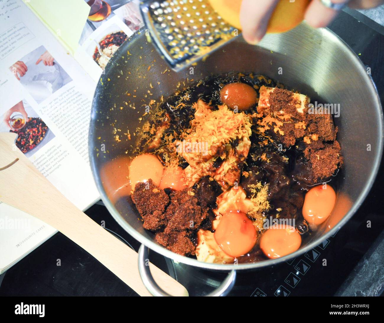 Mixing recipe hi-res stock photography and images - Alamy