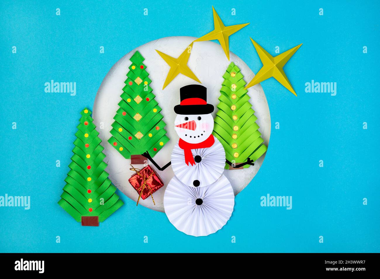 Cut out paper hi-res stock photography and images - Alamy