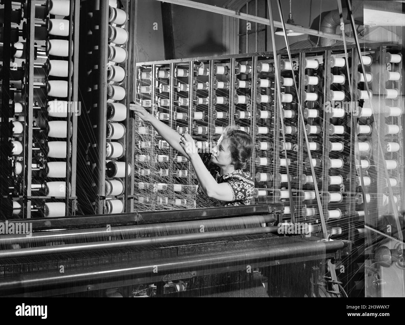 Female factory worker america hi-res stock photography and images - Alamy