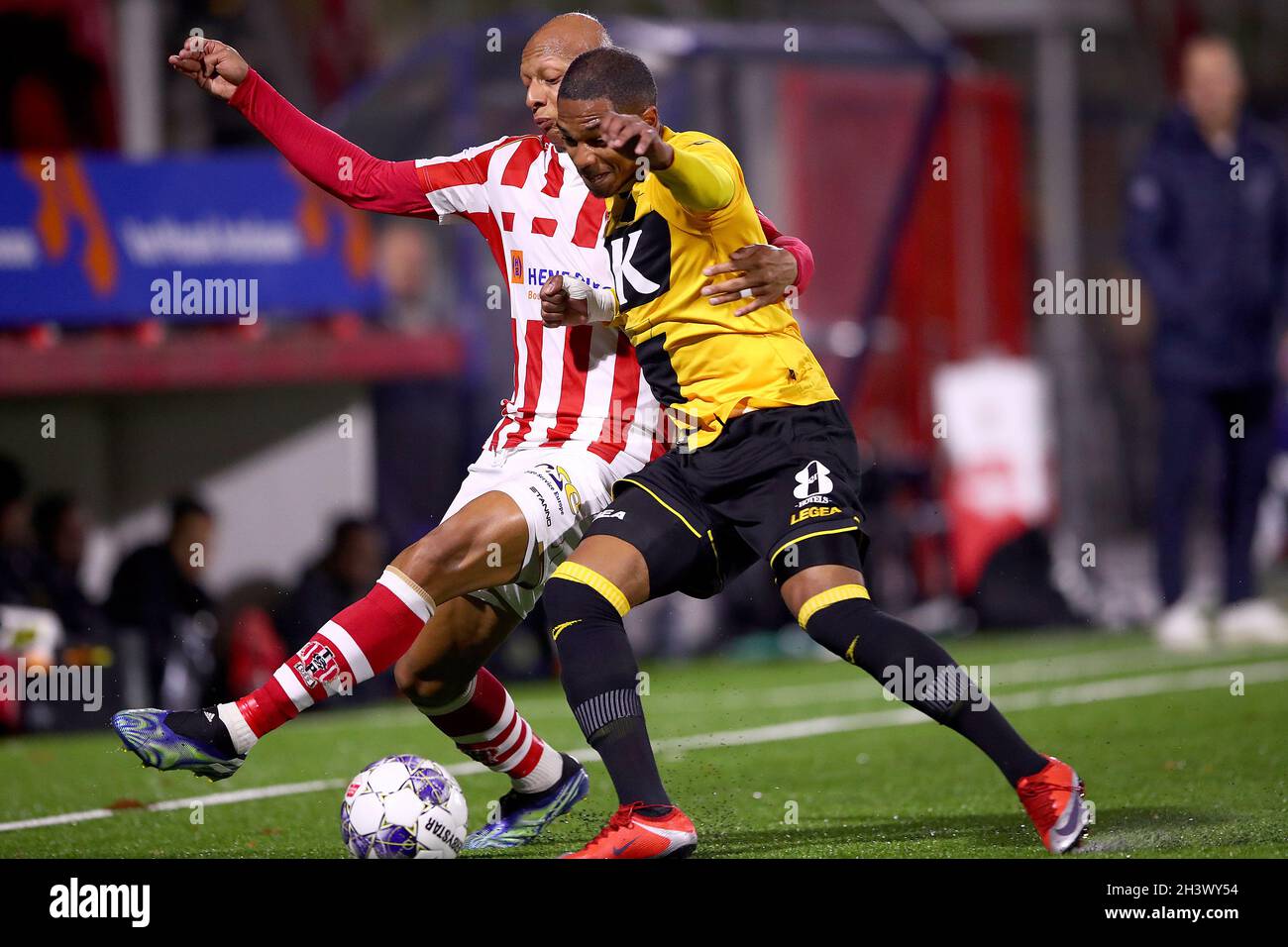 OSS, NETHERLANDS - OCTOBER 30: Kay Tejan of TOP Oss and Michael Maria ...