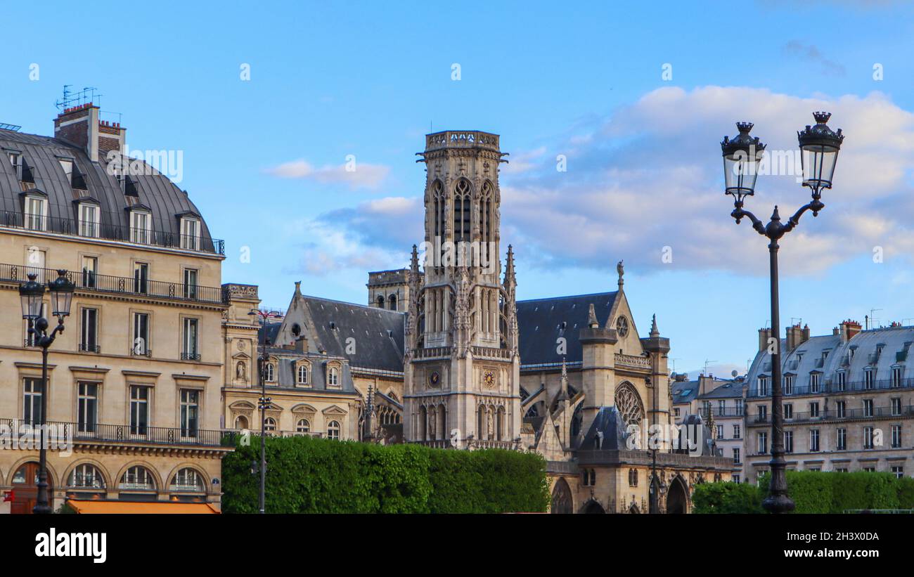Paris street light history hi-res stock photography and images - Alamy