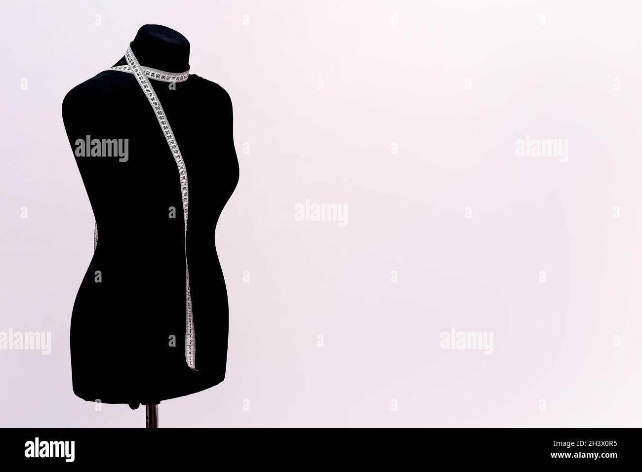 Fabric measuring tape hi-res stock photography and images - Alamy