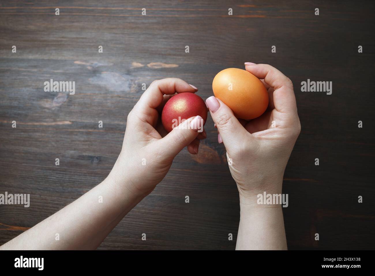 Hands showing easter eggs hi-res stock photography and images - Alamy