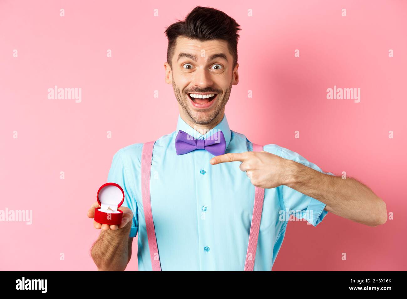 Valentines day. Cheerful young man going to make proposal, pointing ...