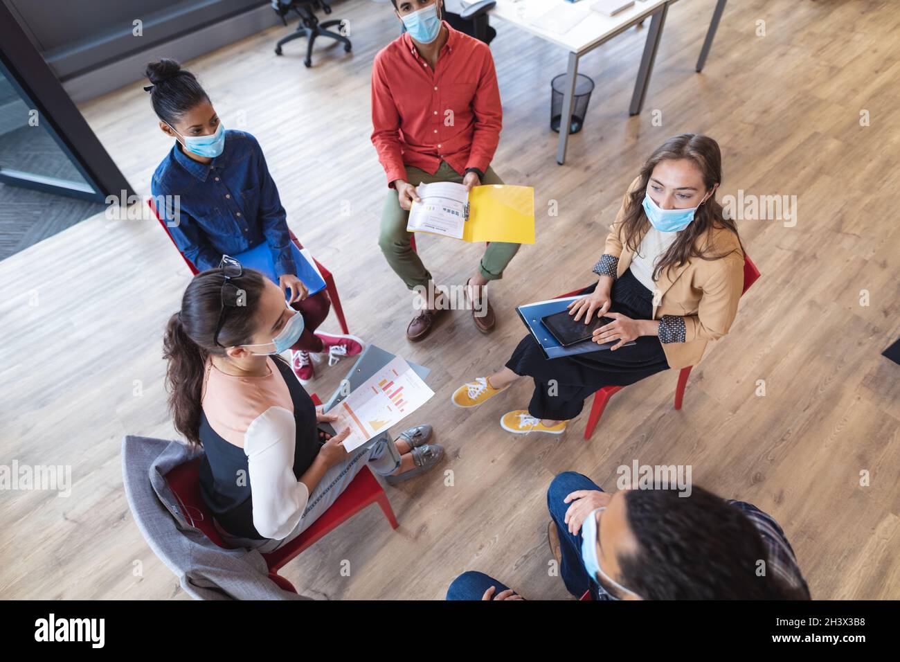Office colleagues wearing face mask hi-res stock photography and images ...