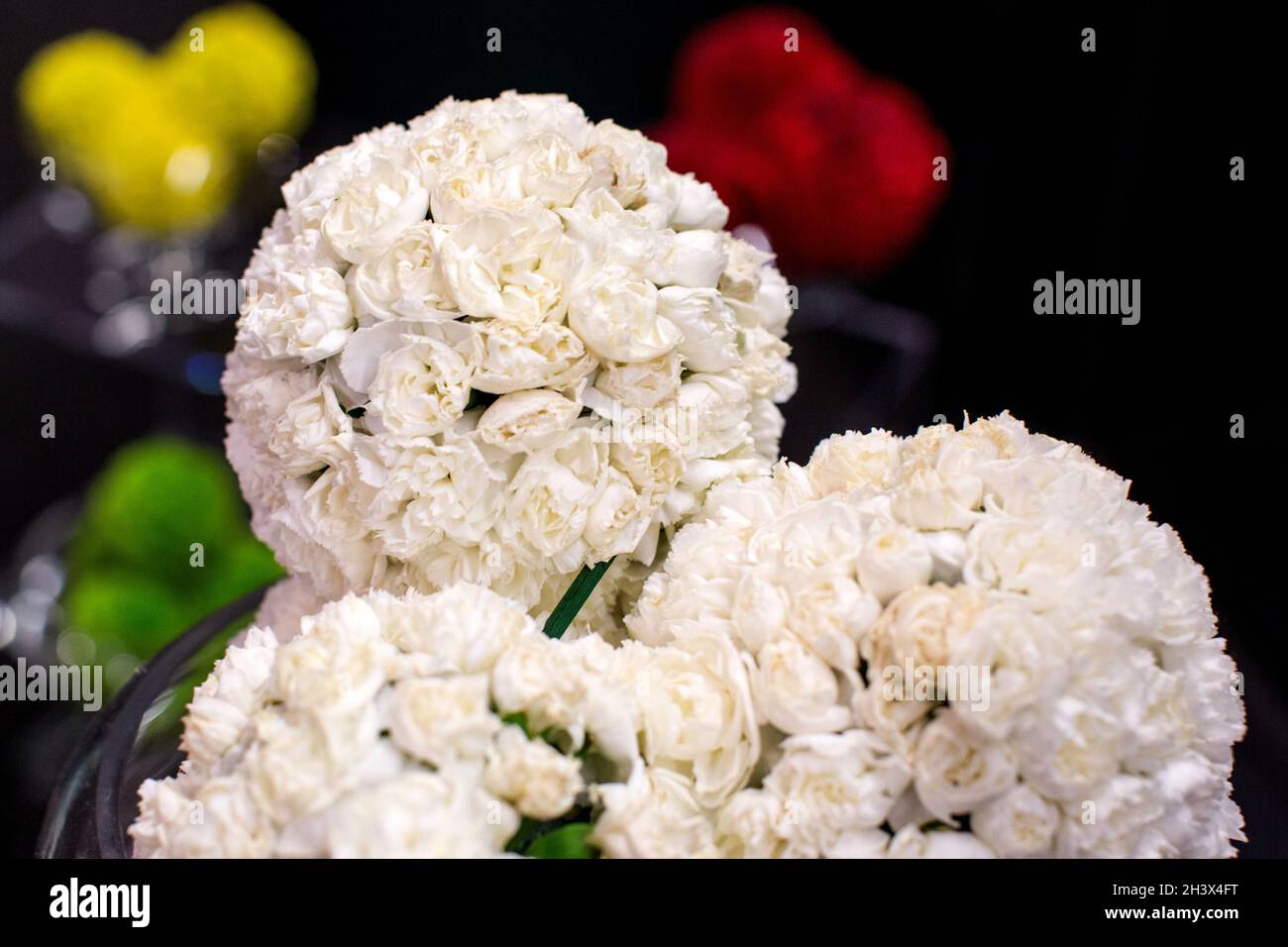 Flower arrangement of roses on display at an event Stock Photo - Alamy